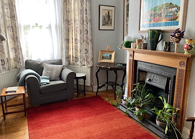 Moving House: Downsizing To A New Home. - ANYONE AT HOME